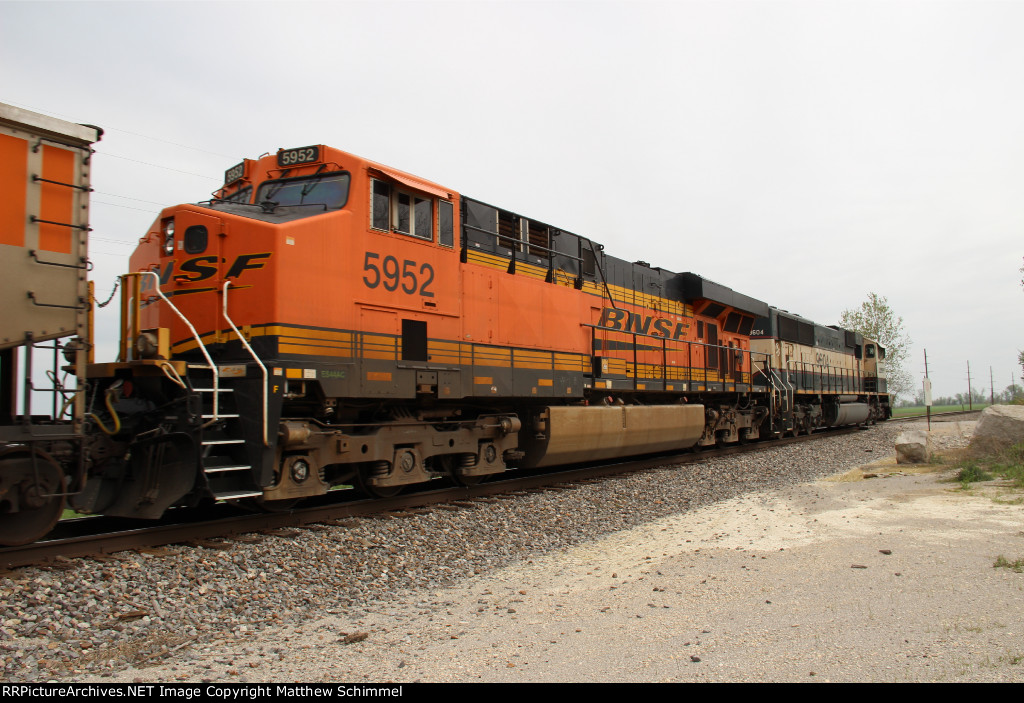 BNSF 5952